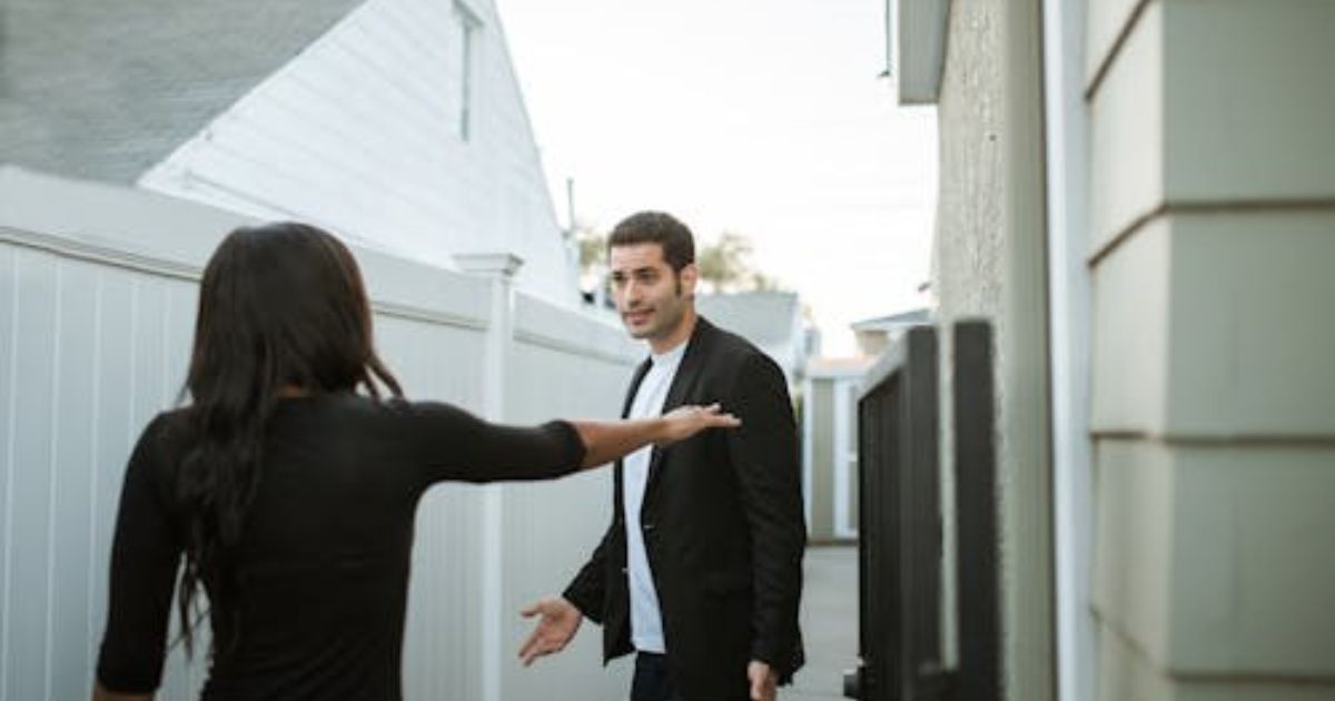 Your Fly Is Down:What to Say and How to Avoid Awkward Moments
